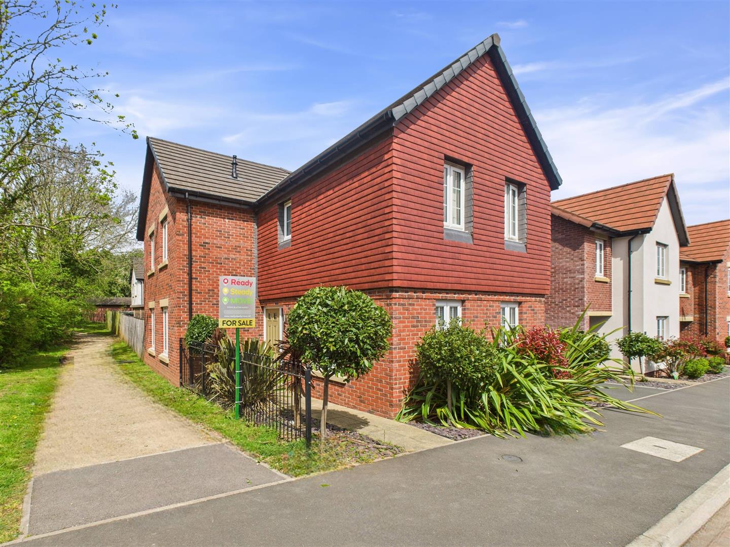 Canyon Meadow, Creswell, Worksop - Ready Steady MOVE!